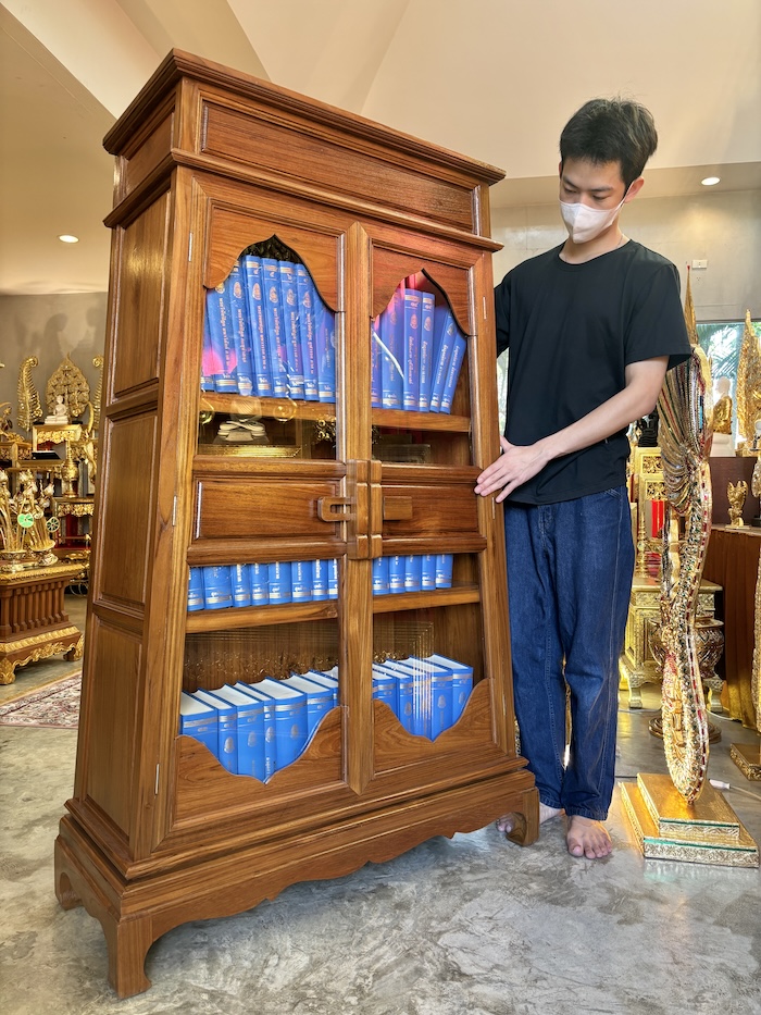 ประชมสัมพันธ์ หนังสือพระไตรปิฎก ภาษไทย พร้อม ตู้บรรจุพระไตรปิฎก ไม้สัก
